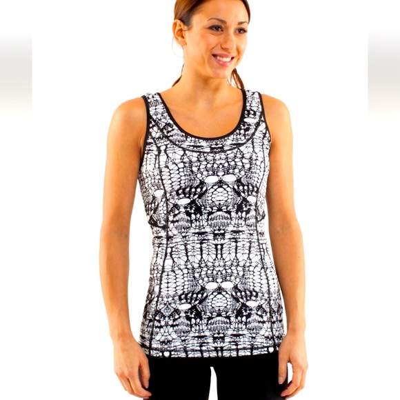 lululemon athletica | Tops | Euc Lululemon Run Stay On Course Tank Size ...
